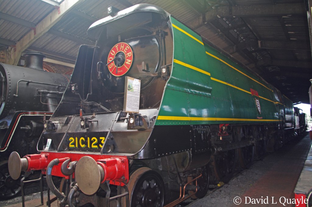 34023 Blackmoor Vale/Blackmore Vale (SR 21C123 and BR 34023 ...