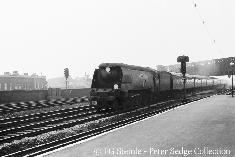 34072 257 Squadron – Preserved British Steam Locomotives