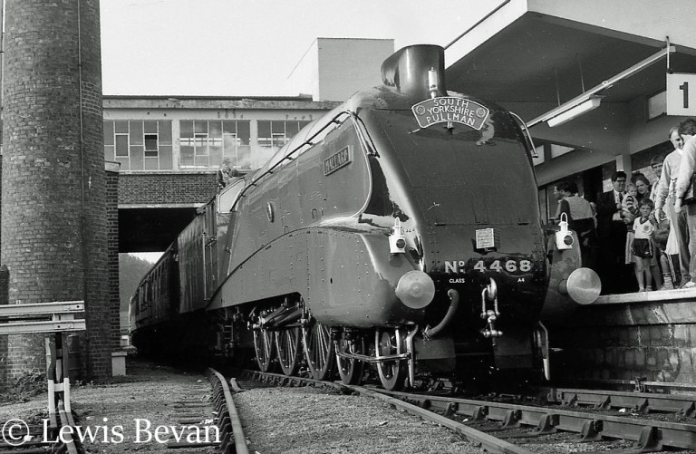 60022 Mallard (LNER 4468, LNER 607, LNER 22, BR E22 & BR 60022 ...