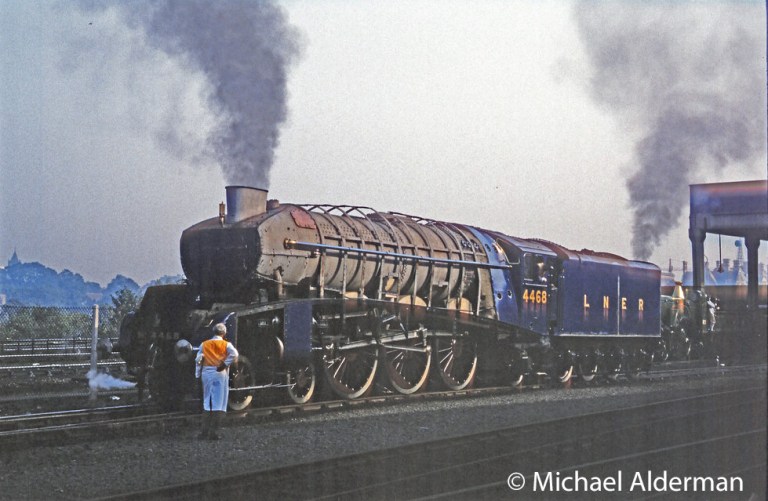 60022 Mallard (LNER 4468, LNER 607, LNER 22, BR E22 & BR 60022 ...