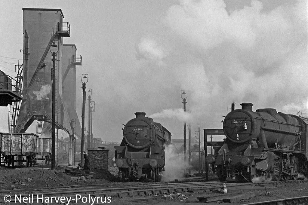 48305 (LMS 8303 & BR 48305) – Preserved British Steam Locomotives