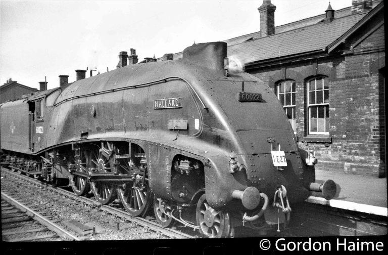60022 Mallard (LNER 4468, LNER 607, LNER 22, BR E22 & BR 60022 ...