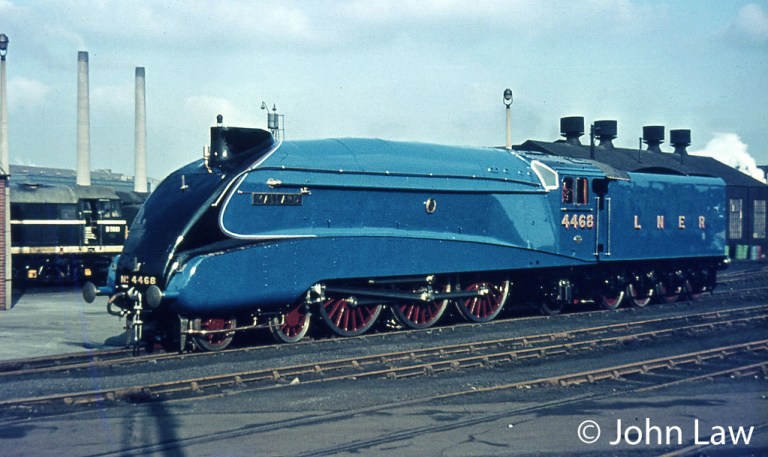 60022 Mallard (LNER 4468, LNER 607, LNER 22, BR E22 & BR 60022 ...